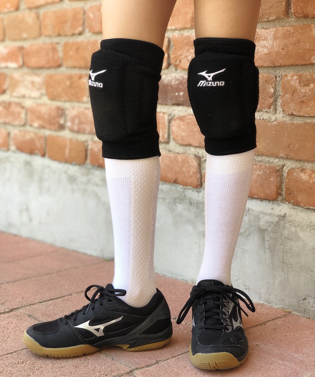 Extracurricular Spotlight: Volleyball - Metropolitan Mama